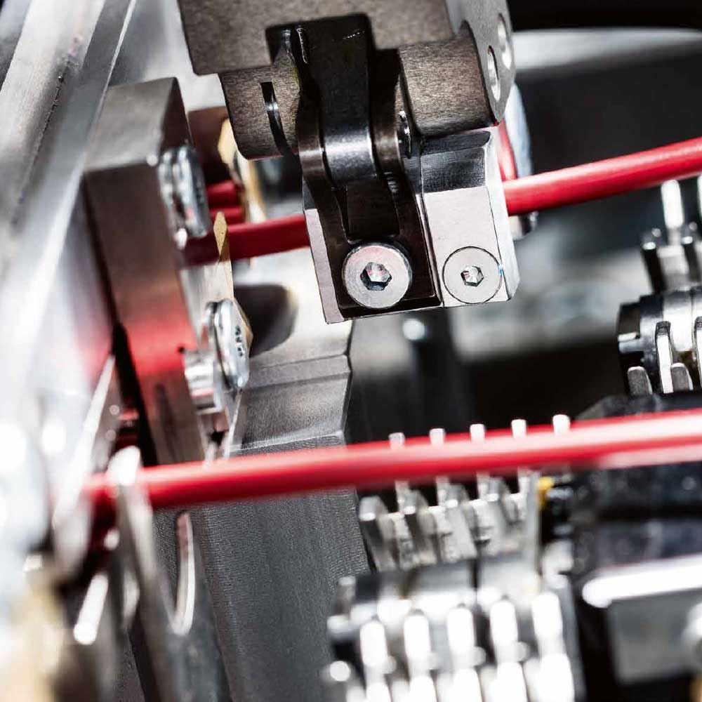 Komax Zeta 630 Crimping Machine | Unitek -Cable preparation, grouping ...