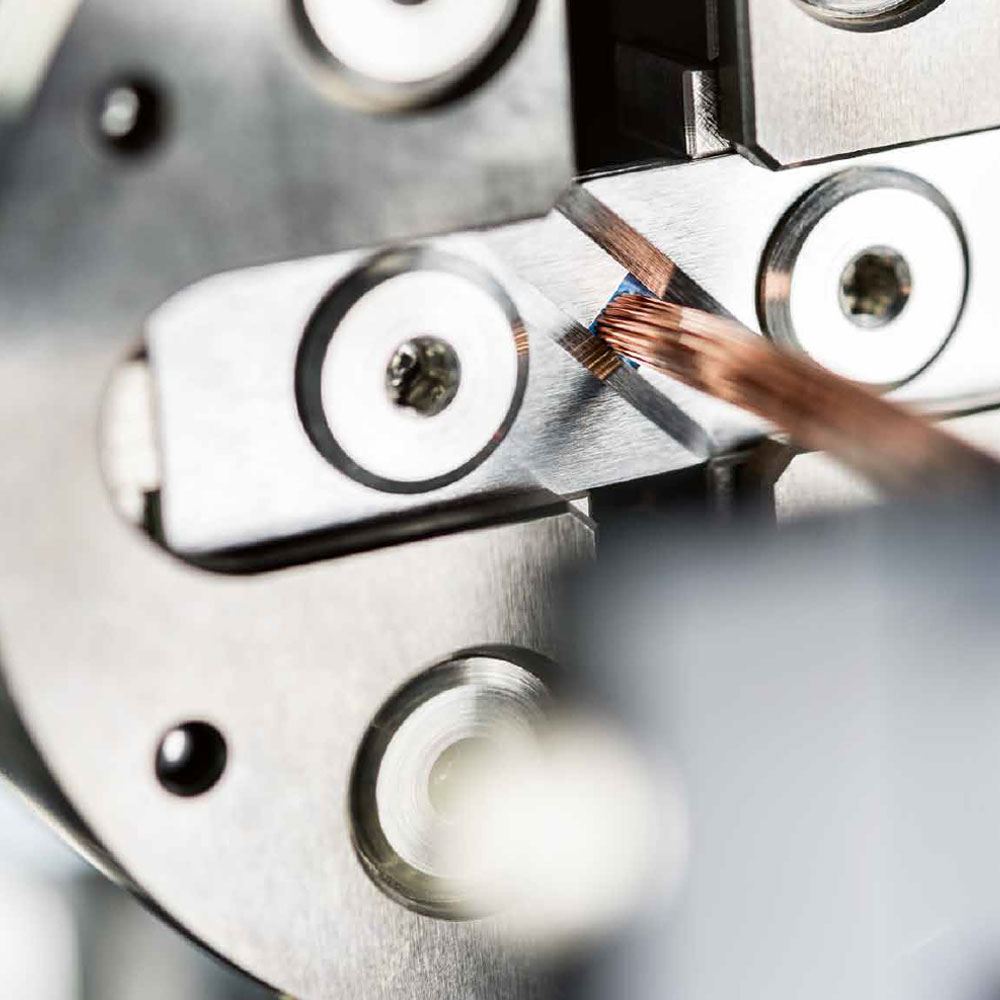 Komax Mira 340/340Q | Unitek -Cable preparation, grouping technology