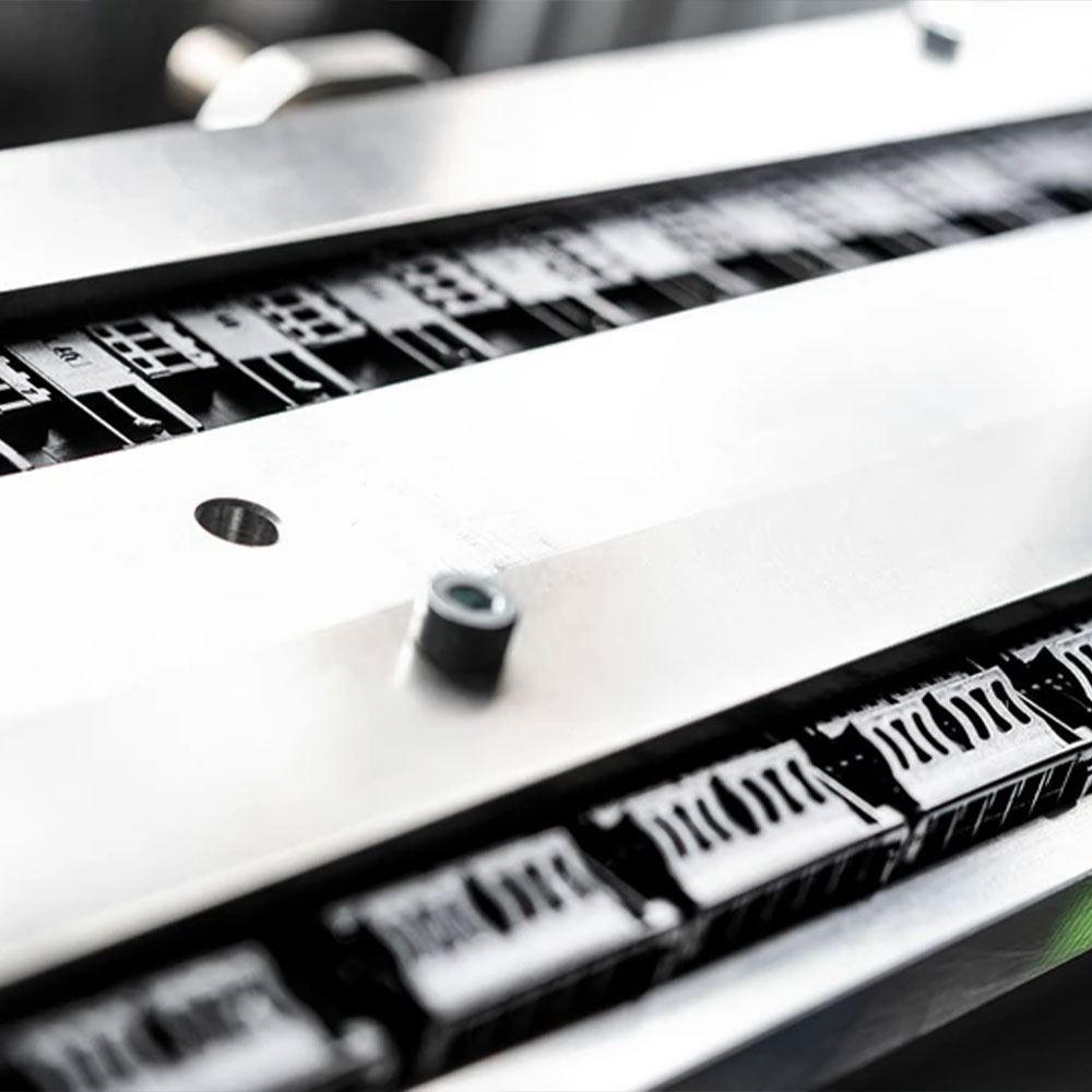 Komax Omega 740/750 - Crimping Machine | Unitek -Cable preparation ...